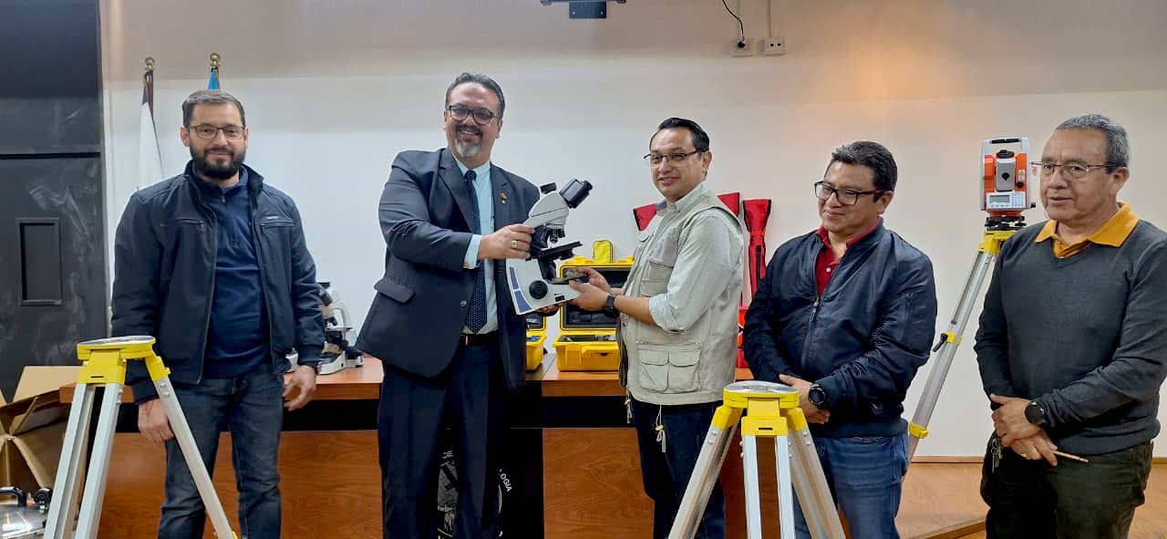 Compra de Equipo para Laboratorios de CyT - Cyt CUNOC